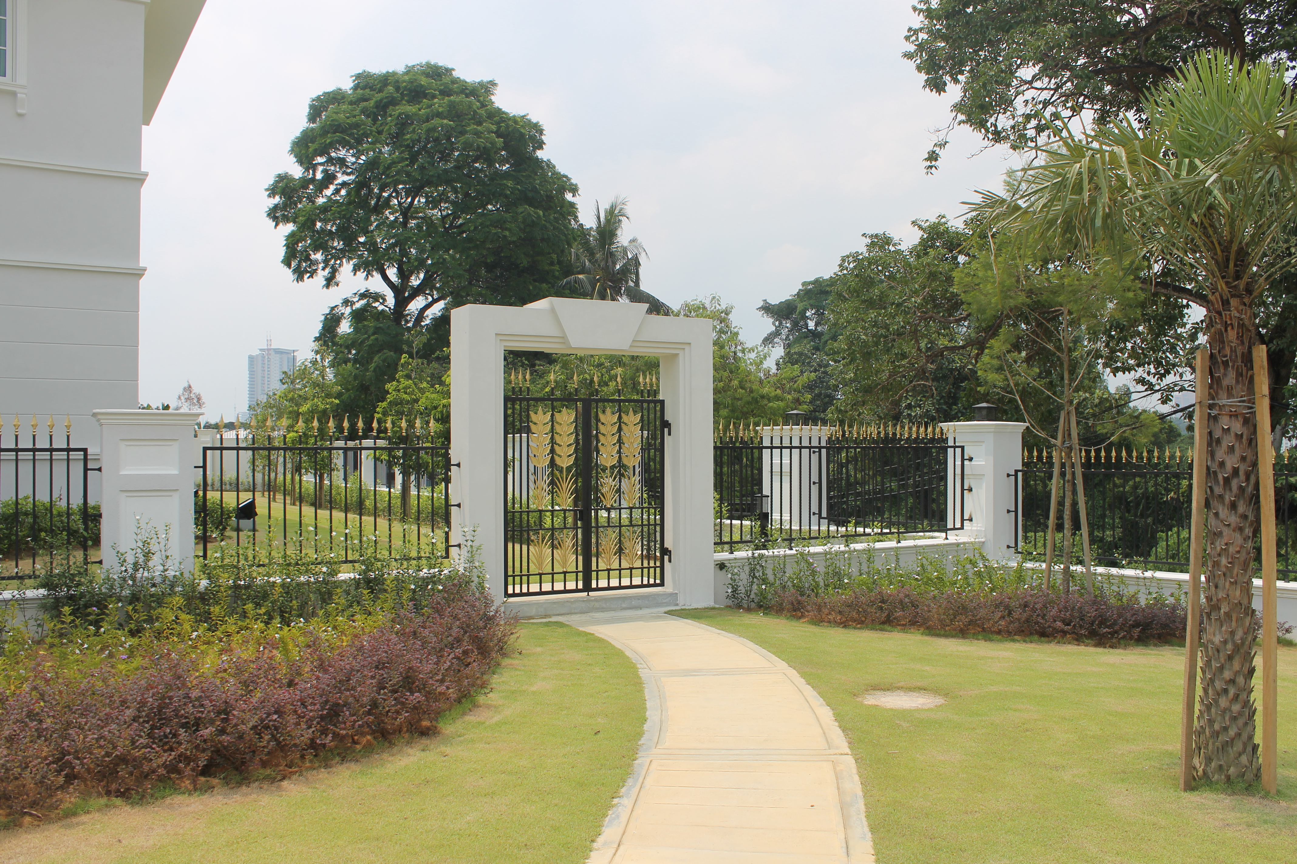 Gate Design - CSA Aluminium Trackless Folding Gate Malaysia